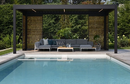 Five essential accessories for personalized pergolas | Renson US