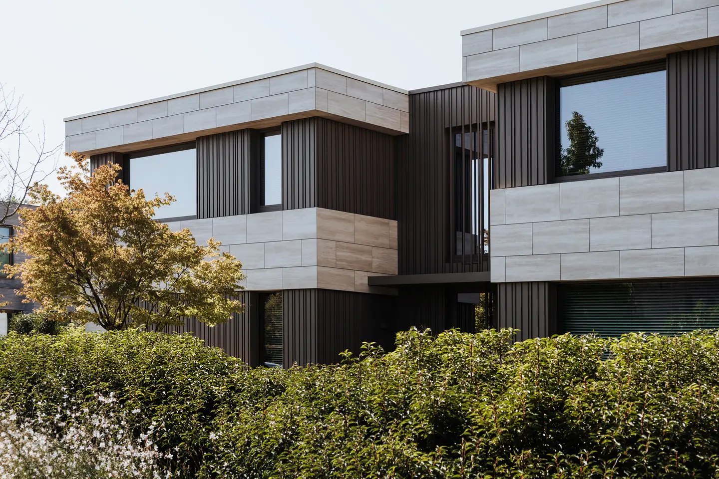 A flexible, modern home with a dynamic façade | Renson