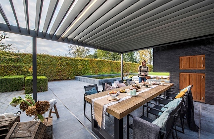 The ideal outdoor kitchen for foodies and hedonists | Blog | Renson US